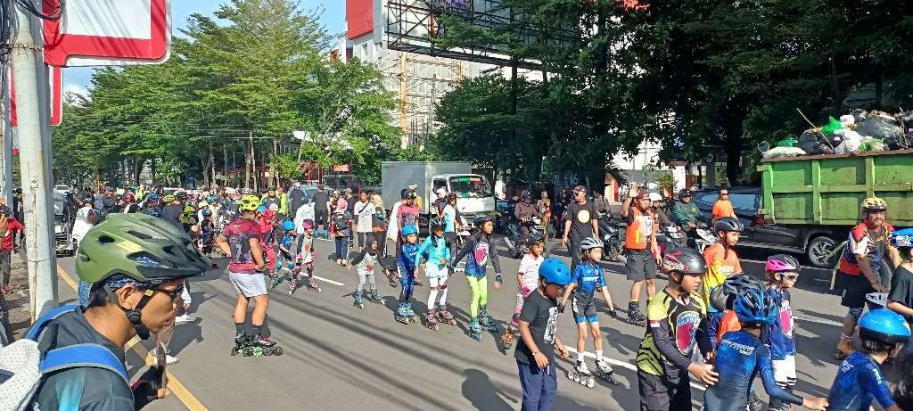 RRI.co.id - Porserosi Makassar Gelar Parade Sepatu Roda RRI.co.id - Porserosi Makassar Gelar Parade Sepatu Roda