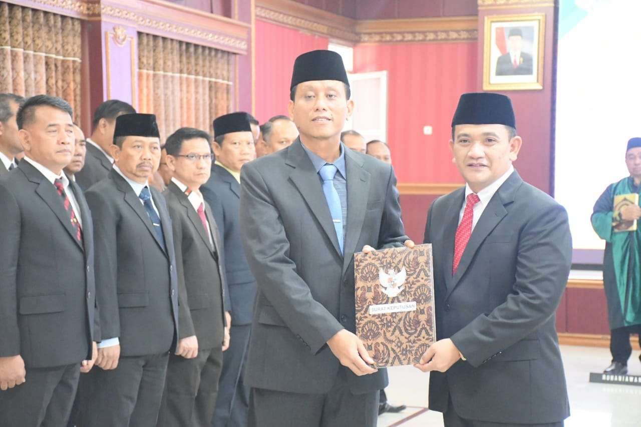 RRI.co.id - Aeron Randi Resmi Dilantik Jadi Penjabat Sekda Majalengka RRI.co.id - Aeron Randi Resmi Dilantik Jadi Penjabat Sekda Majalengka